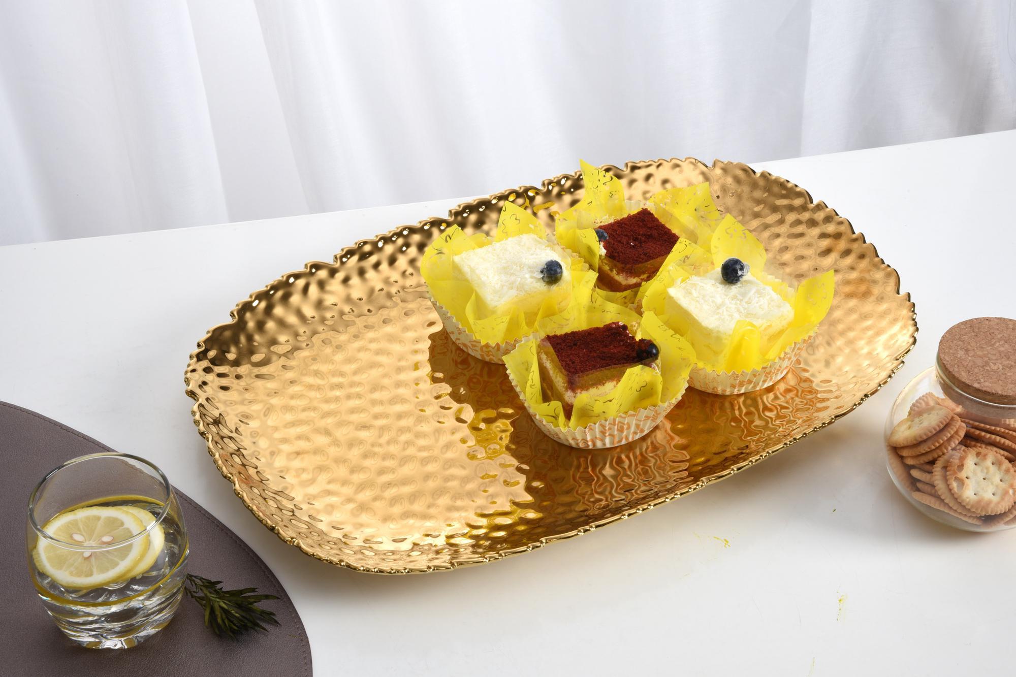 Extra Large, Gold Serving Platter (1 Count) – Set With Style